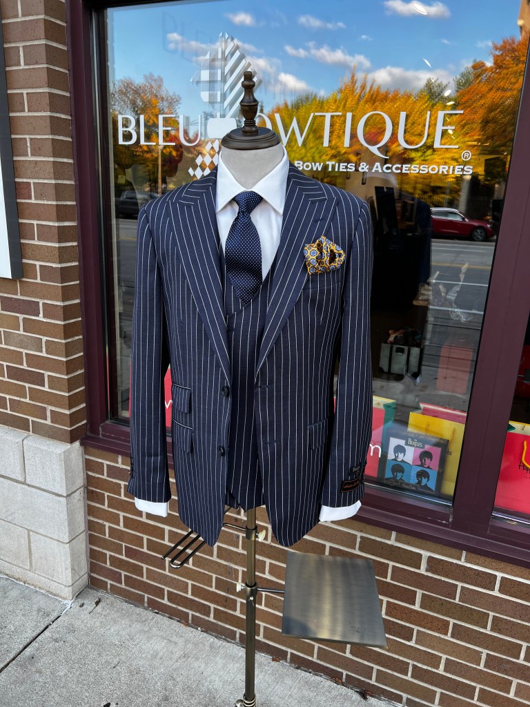 Navy Pinstripe 44R